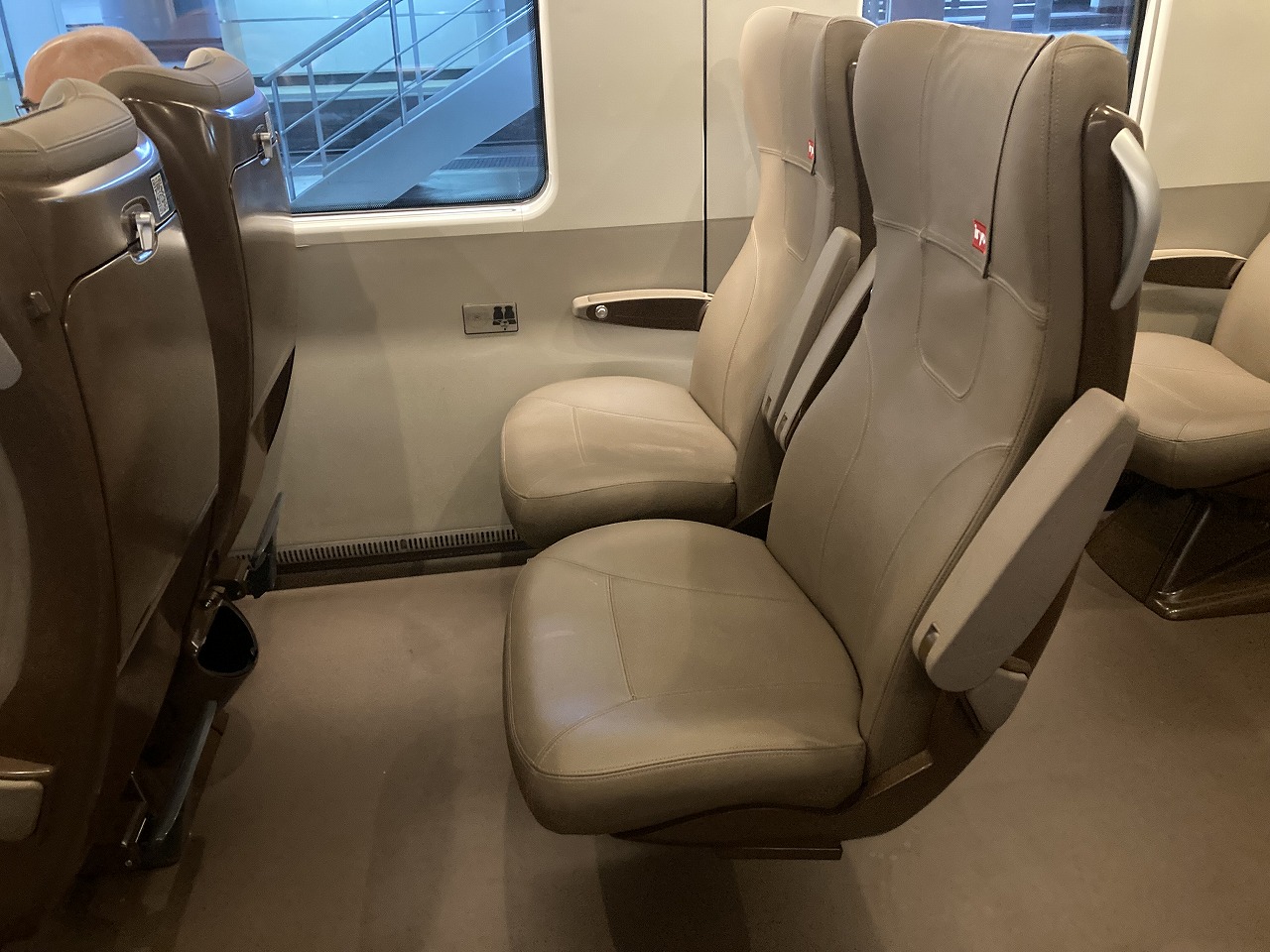 スペインの高速電車iryo、infinitaの車内や食事などを解説【マドリード～バルセロナ】 | 鉄旅遊民