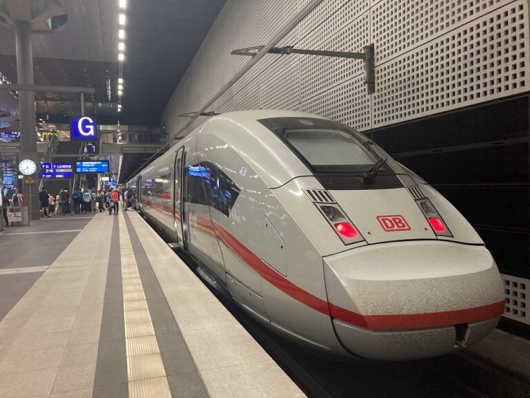 ハンブルクからベルリンへ、ドイツの最新型高速列車ICE4一等車の乗車記【車内・車窓】 | 鉄旅遊民